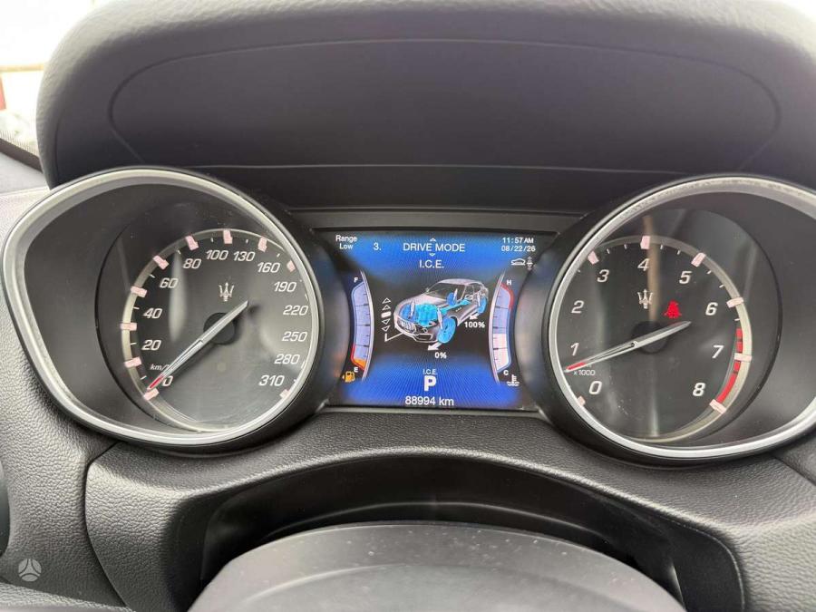 Balts Maserati Levante 2017 Viļņa, ar dzinēja tilpumu 2.98 L un nobraukumu 89 tūkst. km par 22500 €, foto 32 vietnē AUTOMOTO.COM.LV