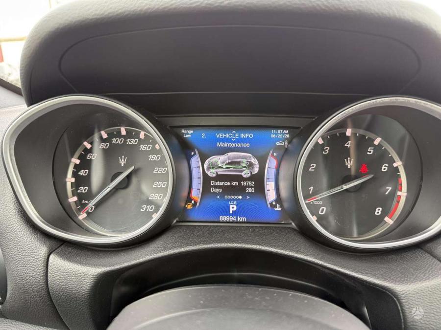 Balts Maserati Levante 2017 Viļņa, ar dzinēja tilpumu 2.98 L un nobraukumu 89 tūkst. km par 22500 €, foto 34 vietnē AUTOMOTO.COM.LV