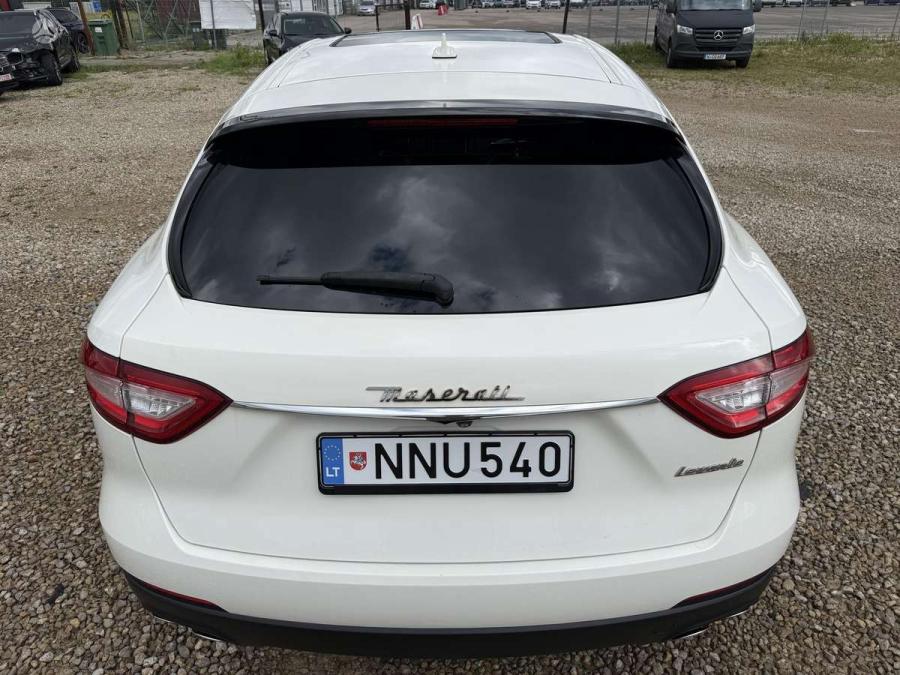 Balts Maserati Levante 2017 Viļņa, ar dzinēja tilpumu 2.98 L un nobraukumu 89 tūkst. km par 22500 €, foto 38 vietnē AUTOMOTO.COM.LV