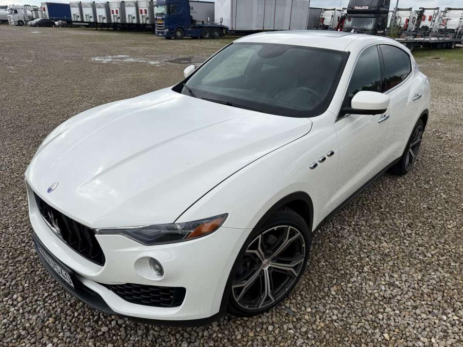 Balts Maserati Levante 2017 Viļņa, ar dzinēja tilpumu 2.98 L un nobraukumu 89 tūkst. km par 22500 €, foto 43 vietnē AUTOMOTO.COM.LV