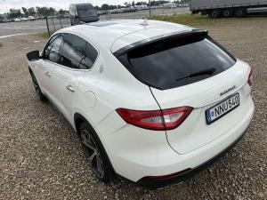 Balts Maserati Levante 2017 Viļņa, ar dzinēja tilpumu 2.98 L un nobraukumu 89 tūkst. km par 22500 €, foto 44 vietnē AUTOMOTO.COM.LV