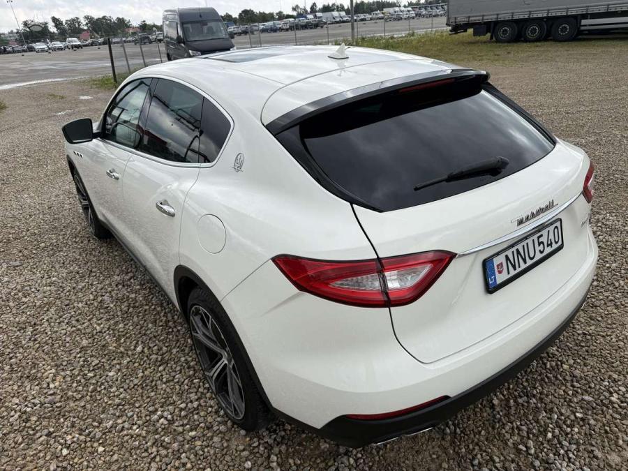 Balts Maserati Levante 2017 Viļņa, ar dzinēja tilpumu 2.98 L un nobraukumu 89 tūkst. km par 22500 €, foto 44 vietnē AUTOMOTO.COM.LV