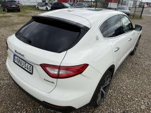 Balts Maserati Levante 2017 Viļņa, ar dzinēja tilpumu 2.98 L un nobraukumu 89 tūkst. km par 22500 €, foto 45 vietnē AUTOMOTO.COM.LV