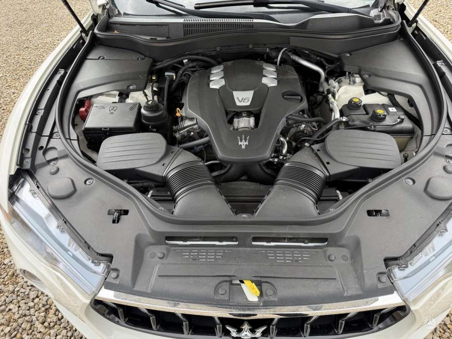 Balts Maserati Levante 2017 Viļņa, ar dzinēja tilpumu 2.98 L un nobraukumu 89 tūkst. km par 22500 €, foto 49 vietnē AUTOMOTO.COM.LV