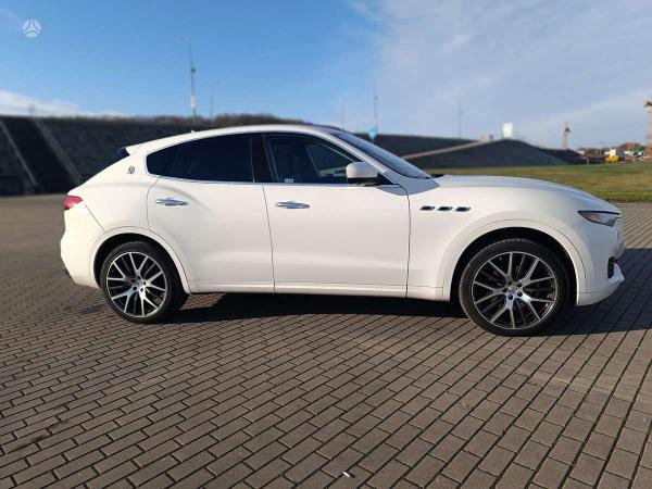 Maserati Levante 2017 in Kaunas on AUTOMOTO.COM.LV White Maserati Levante 2017 in Kaunas, with an engine capacity of 2.98 L and mileage of 121 thousand km for 17999 €, photo 1 on AUTOMOTO.COM.LV