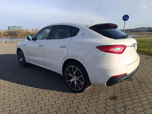 Balts Maserati Levante 2017 Kauņa, ar dzinēja tilpumu 2.98 L un nobraukumu 121 tūkst. km par 17999 €, foto 4 vietnē AUTOMOTO.COM.LV