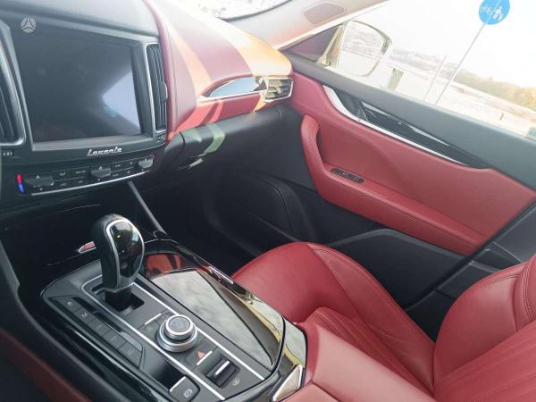Maserati Levante 2017 in Kaunas on AUTOMOTO.COM.LV White Maserati Levante 2017 in Kaunas, with an engine capacity of 2.98 L and mileage of 121 thousand km for 17999 €, photo 10 on AUTOMOTO.COM.LV