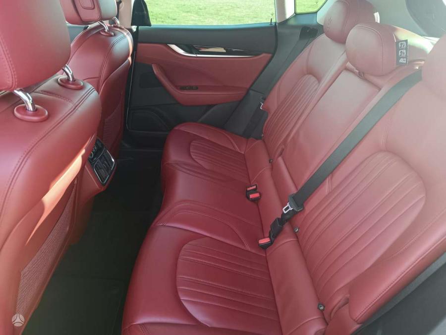 Balts Maserati Levante 2017 Kauņa, ar dzinēja tilpumu 2.98 L un nobraukumu 121 tūkst. km par 17999 €, foto 12 vietnē AUTOMOTO.COM.LV