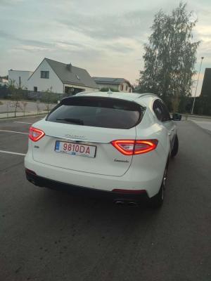 White Maserati Levante 2018 in Vilnius, with an engine capacity of 2.98 L and mileage of 65 thousand km for 25700 €, photo 6 on AUTOMOTO.COM.LV
