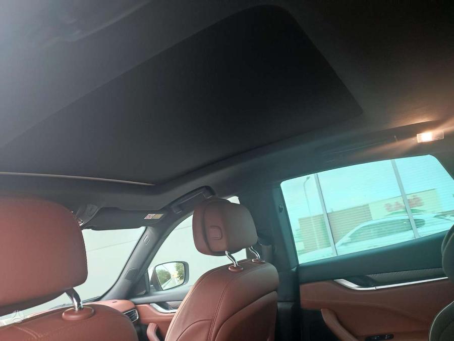 White Maserati Levante 2018 in Vilnius, with an engine capacity of 2.98 L and mileage of 65 thousand km for 25700 €, photo 11 on AUTOMOTO.COM.LV