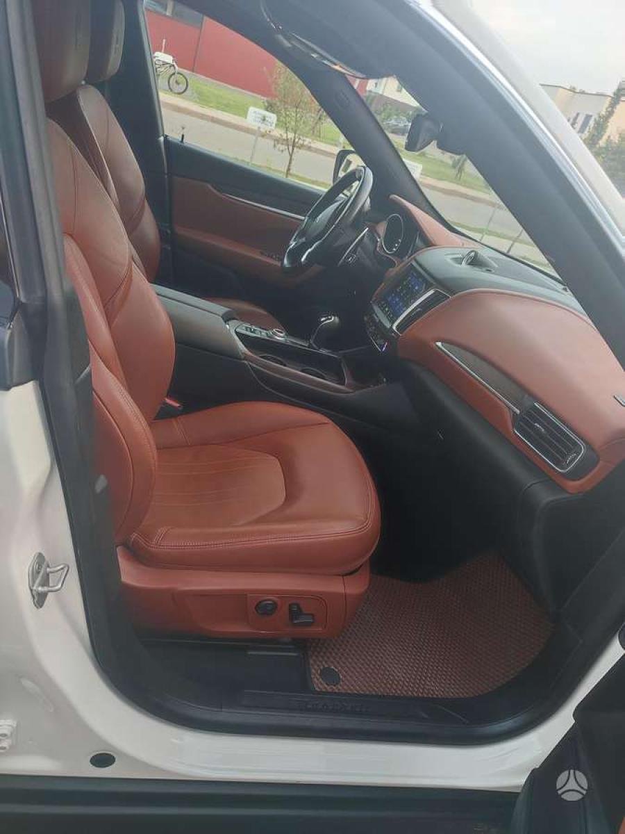 White Maserati Levante 2018 in Vilnius, with an engine capacity of 2.98 L and mileage of 65 thousand km for 25700 €, photo 12 on AUTOMOTO.COM.LV