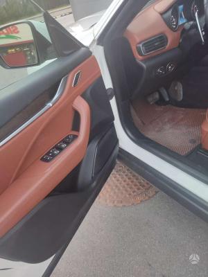 White Maserati Levante 2018 in Vilnius, with an engine capacity of 2.98 L and mileage of 65 thousand km for 25700 €, photo 14 on AUTOMOTO.COM.LV