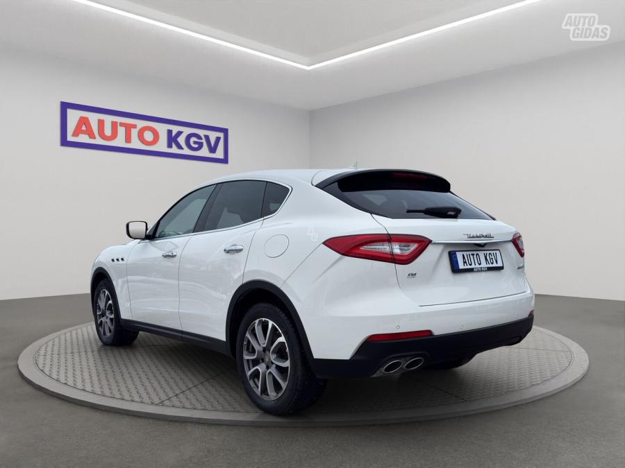 White Maserati Levante 2019 in Kaunas, with an engine capacity of 3.00 L and mileage of 81 thousand km for 31999 €, photo 4 on AUTOMOTO.COM.LV