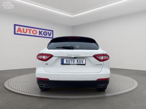 White Maserati Levante 2019 in Kaunas, with an engine capacity of 3.00 L and mileage of 81 thousand km for 31999 €, photo 5 on AUTOMOTO.COM.LV