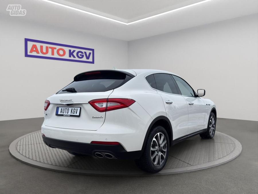 White Maserati Levante 2019 in Kaunas, with an engine capacity of 3.00 L and mileage of 81 thousand km for 31999 €, photo 6 on AUTOMOTO.COM.LV