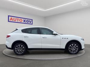 White Maserati Levante 2019 in Kaunas, with an engine capacity of 3.00 L and mileage of 81 thousand km for 31999 €, photo 7 on AUTOMOTO.COM.LV