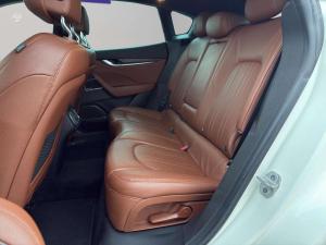 Balts Maserati Levante 2019 Kauņa, ar dzinēja tilpumu 3.00 L un nobraukumu 81 tūkst. km par 29499 €, foto 13 vietnē AUTOMOTO.COM.LV