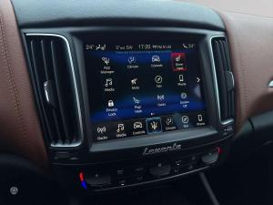 Balts Maserati Levante 2019 Kauņa, ar dzinēja tilpumu 3.00 L un nobraukumu 81 tūkst. km par 29499 €, foto 19 vietnē AUTOMOTO.COM.LV