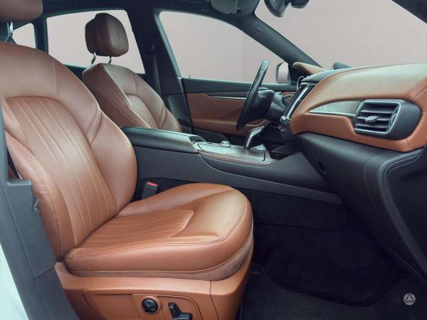 Balts Maserati Levante 2019 Kauņa, ar dzinēja tilpumu 3.00 L un nobraukumu 81 tūkst. km par 29499 €, foto 9 vietnē AUTOMOTO.COM.LV