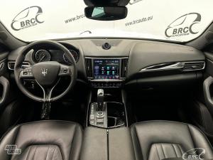 White Maserati Levante 2022 in Avizieniai, with an engine capacity of 3.00 L and mileage of 55 thousand km for 36000 €, photo 4 on AUTOMOTO.COM.LV