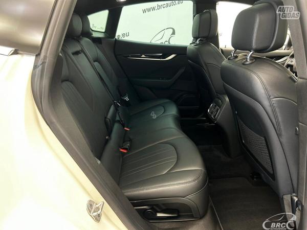 Balts Maserati Levante 2022 Avižieniai, ar dzinēja tilpumu 3.00 L un nobraukumu 55 tūkst. km par 36000 €, foto 10 vietnē AUTOMOTO.COM.LV