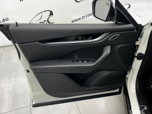White Maserati Levante 2022 in Avizieniai, with an engine capacity of 3.00 L and mileage of 55 thousand km for 36000 €, photo 12 on AUTOMOTO.COM.LV