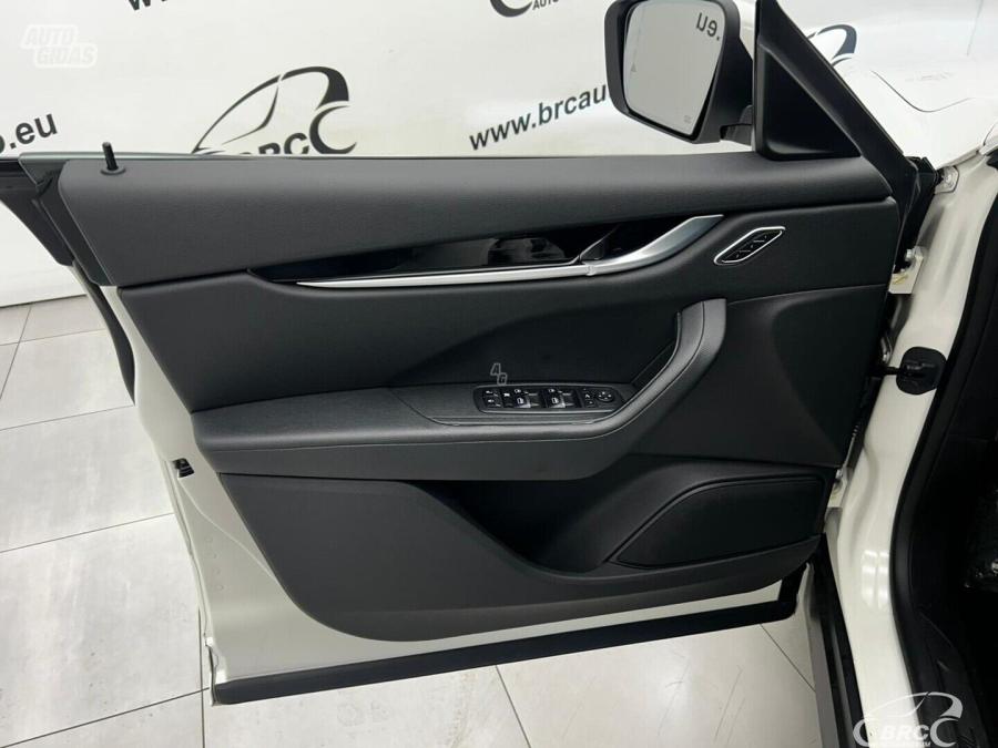 White Maserati Levante 2022 in Avizieniai, with an engine capacity of 3.00 L and mileage of 55 thousand km for 36000 €, photo 12 on AUTOMOTO.COM.LV