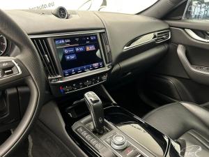White Maserati Levante 2022 in Avizieniai, with an engine capacity of 3.00 L and mileage of 55 thousand km for 36000 €, photo 17 on AUTOMOTO.COM.LV