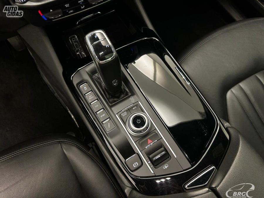 White Maserati Levante 2022 in Avizieniai, with an engine capacity of 3.00 L and mileage of 55 thousand km for 36000 €, photo 20 on AUTOMOTO.COM.LV