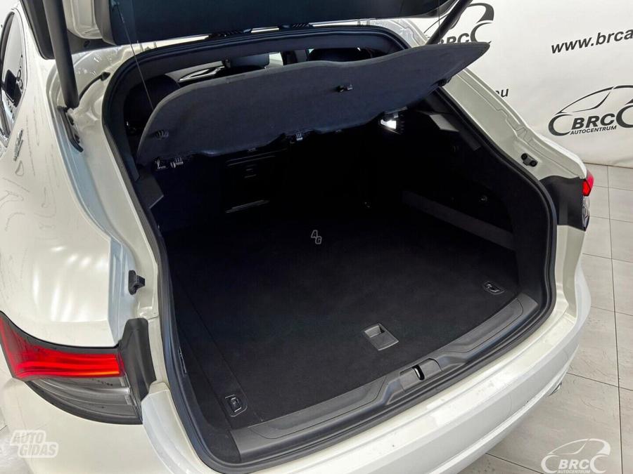 White Maserati Levante 2022 in Avizieniai, with an engine capacity of 3.00 L and mileage of 55 thousand km for 36000 €, photo 29 on AUTOMOTO.COM.LV