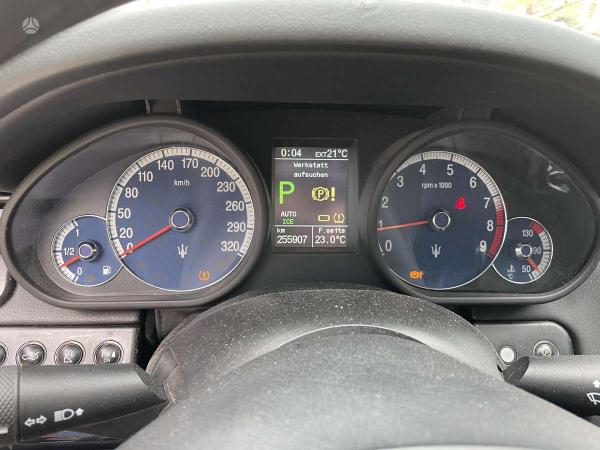 Melns Maserati Quattroporte 2009 Panevēža, ar dzinēja tilpumu 4.24 L un nobraukumu 225 tūkst. km par 3999 €, foto 9 vietnē AUTOMOTO.COM.LV