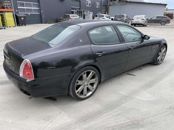 Melns Maserati Quattroporte 2009 Panevēža, ar dzinēja tilpumu 4.24 L un nobraukumu 222 tūkst. km par 3899 €, foto 5 vietnē AUTOMOTO.COM.LV