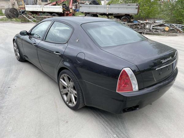 Melns Maserati Quattroporte 2009 Panevēža, ar dzinēja tilpumu 4.24 L un nobraukumu 222 tūkst. km par 3899 €, foto 7 vietnē AUTOMOTO.COM.LV