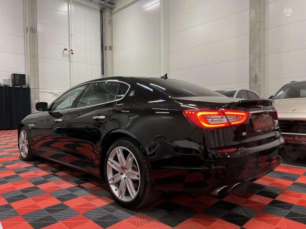 Melns Maserati Quattroporte 2014 Viļņa, ar dzinēja tilpumu 2.98 L un nobraukumu 126 tūkst. km par 17999 €, foto 6 vietnē AUTOMOTO.COM.LV