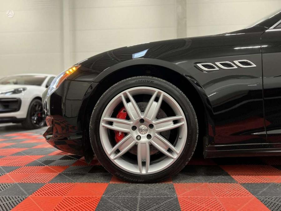 Melns Maserati Quattroporte 2014 Viļņa, ar dzinēja tilpumu 2.98 L un nobraukumu 126 tūkst. km par 17499 €, foto 13 vietnē AUTOMOTO.COM.LV