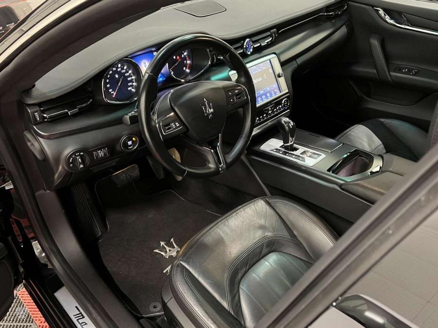 Melns Maserati Quattroporte 2014 Viļņa, ar dzinēja tilpumu 2.98 L un nobraukumu 126 tūkst. km par 17499 €, foto 16 vietnē AUTOMOTO.COM.LV