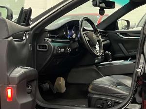 Melns Maserati Quattroporte 2014 Viļņa, ar dzinēja tilpumu 2.98 L un nobraukumu 126 tūkst. km par 17499 €, foto 17 vietnē AUTOMOTO.COM.LV