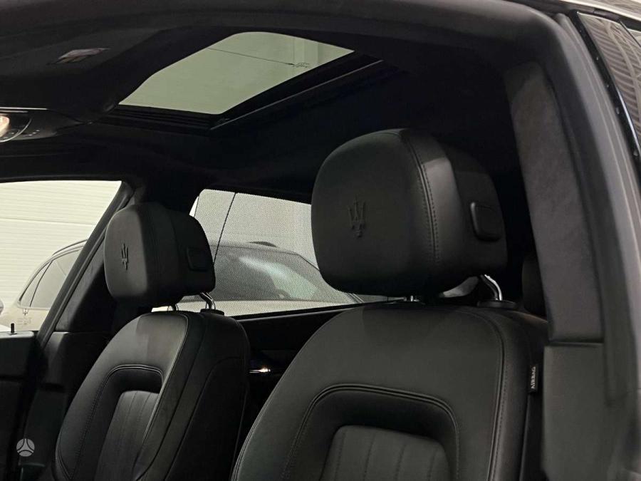 Melns Maserati Quattroporte 2014 Viļņa, ar dzinēja tilpumu 2.98 L un nobraukumu 126 tūkst. km par 17499 €, foto 18 vietnē AUTOMOTO.COM.LV