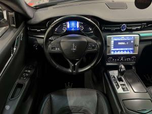Melns Maserati Quattroporte 2014 Viļņa, ar dzinēja tilpumu 2.98 L un nobraukumu 126 tūkst. km par 17499 €, foto 22 vietnē AUTOMOTO.COM.LV