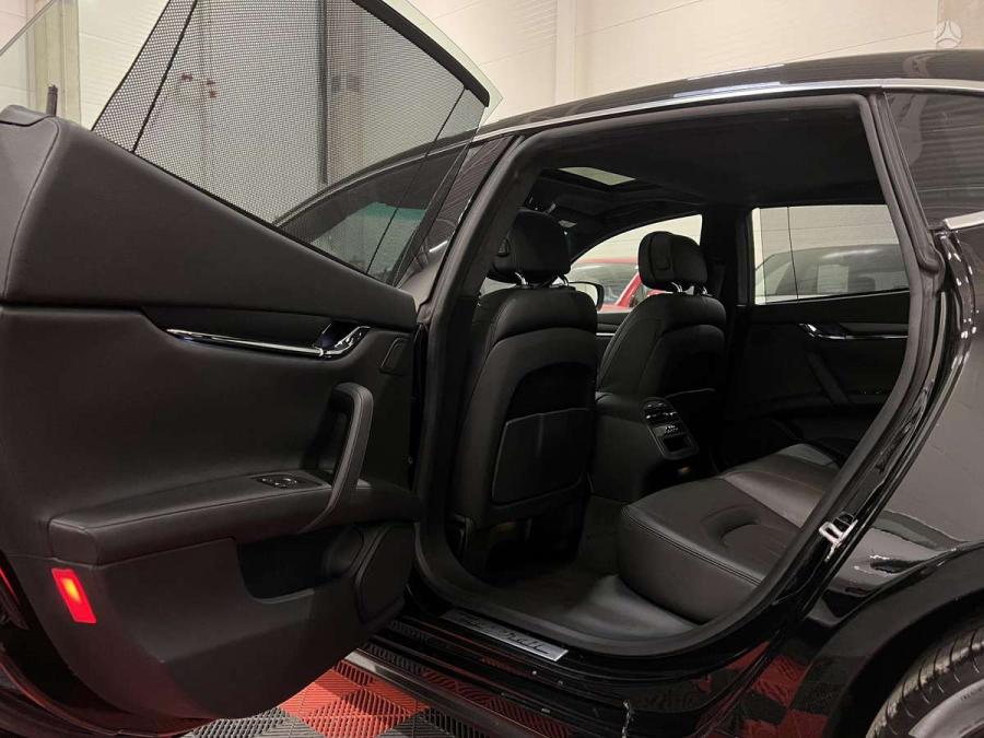 Melns Maserati Quattroporte 2014 Viļņa, ar dzinēja tilpumu 2.98 L un nobraukumu 126 tūkst. km par 17499 €, foto 31 vietnē AUTOMOTO.COM.LV