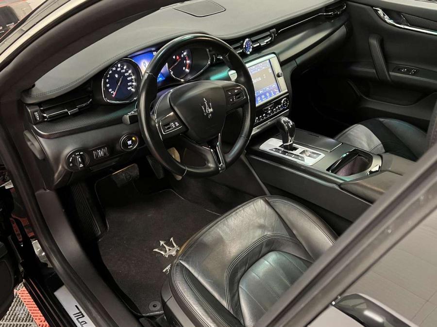 Black Maserati Quattroporte 2014 in Vilnius, with an engine capacity of 2.98 L and mileage of 126 thousand km for 17499 €, photo 16 on AUTOMOTO.COM.LV