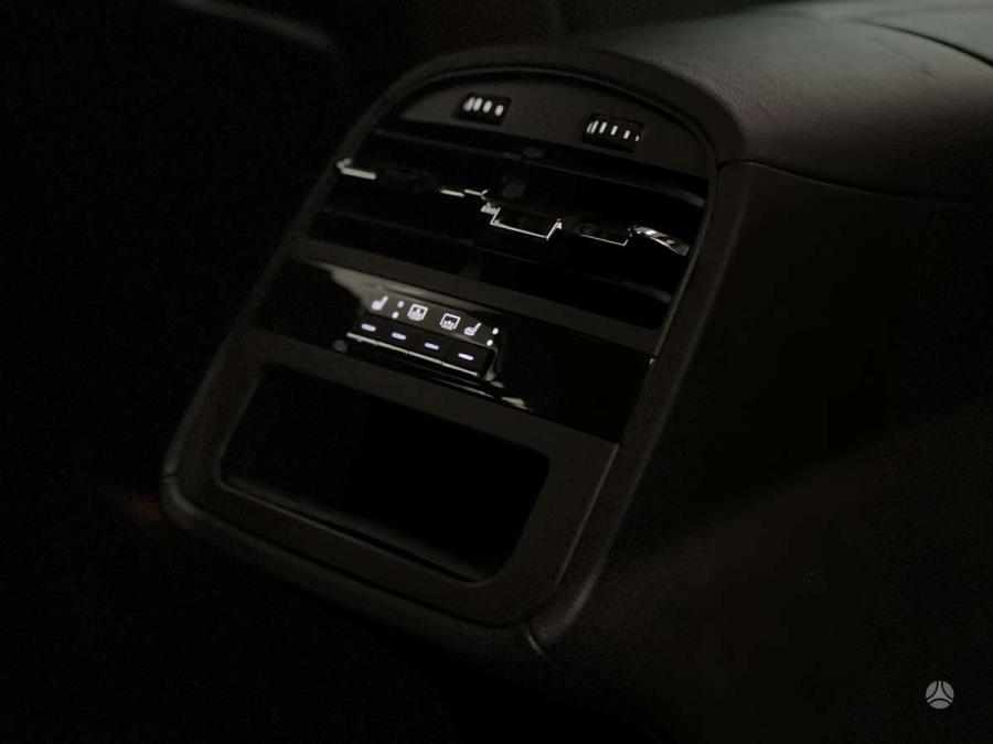 Black Maserati Quattroporte 2014 in Vilnius, with an engine capacity of 2.98 L and mileage of 126 thousand km for 17499 €, photo 33 on AUTOMOTO.COM.LV