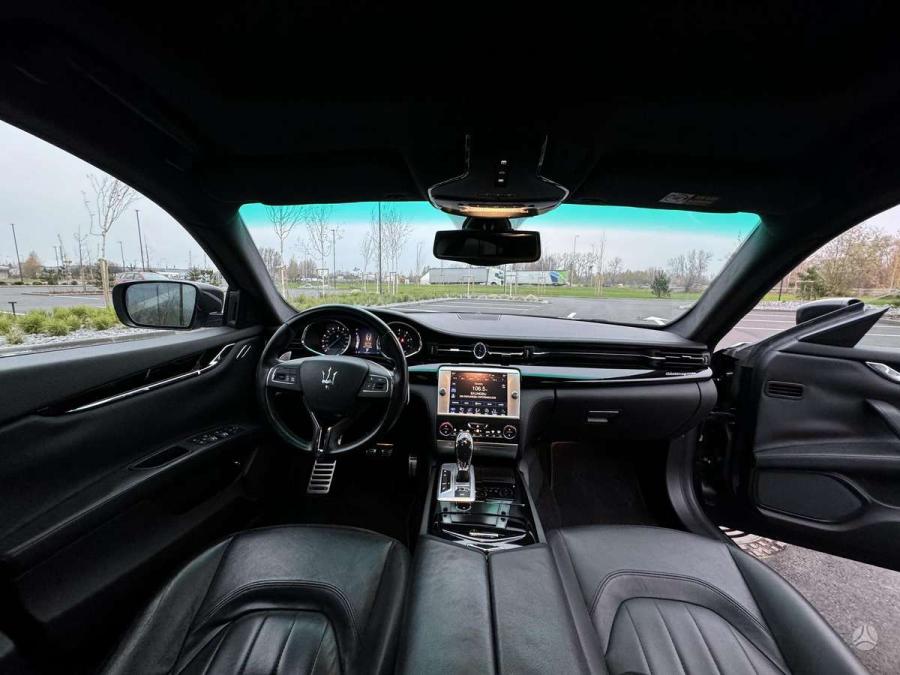 Black Maserati Quattroporte 2015 in Klaipeda, with an engine capacity of 2.98 L and mileage of 112 thousand km for 8800 €, photo 4 on AUTOMOTO.COM.LV