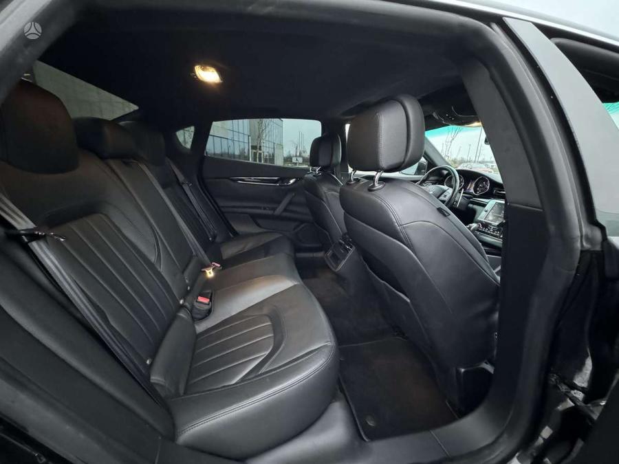 Black Maserati Quattroporte 2015 in Klaipeda, with an engine capacity of 2.98 L and mileage of 112 thousand km for 8800 €, photo 5 on AUTOMOTO.COM.LV