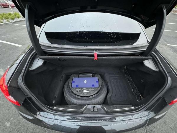 Black Maserati Quattroporte 2015 in Klaipeda, with an engine capacity of 2.98 L and mileage of 112 thousand km for 8800 €, photo 5 on AUTOMOTO.COM.LV