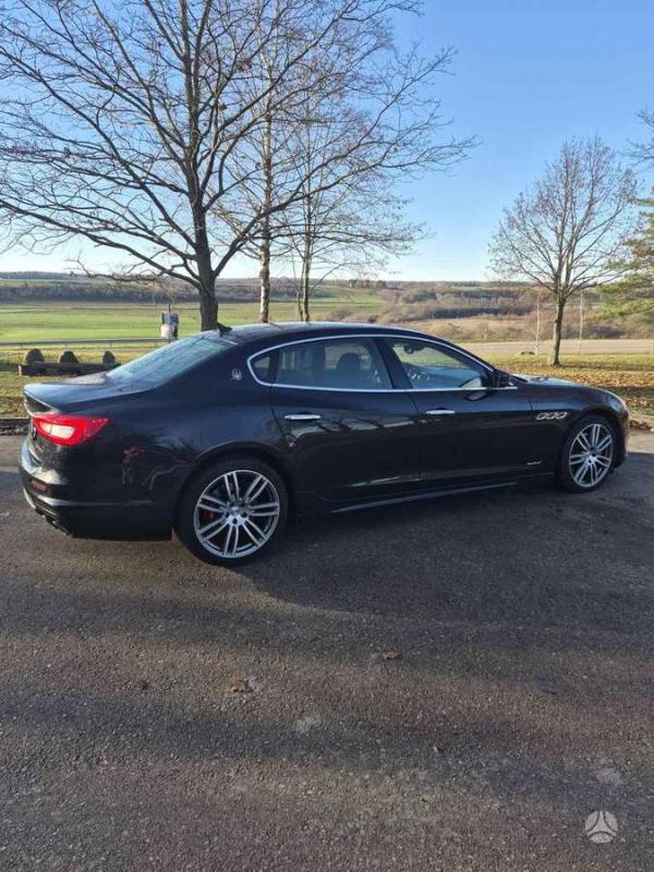 Black Maserati Quattroporte 2017 in Kaunas, with an engine capacity of 2.98 L and mileage of 85 thousand km for 25900 €, photo 2 on AUTOMOTO.COM.LV