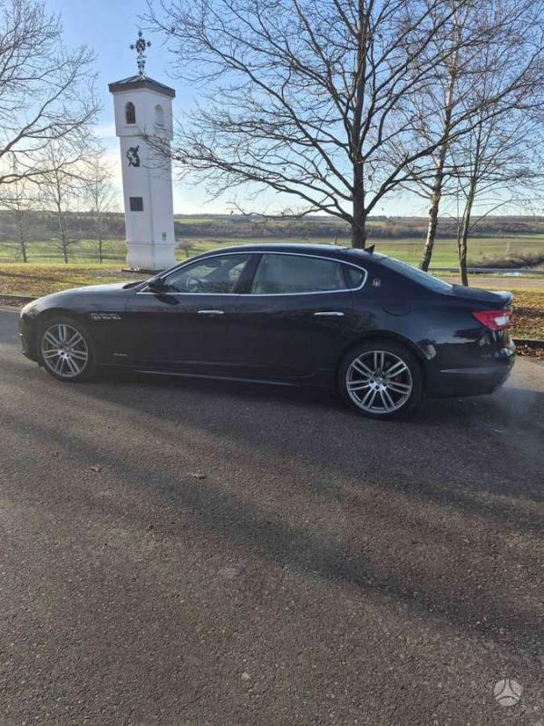 Black Maserati Quattroporte 2017 in Kaunas, with an engine capacity of 2.98 L and mileage of 85 thousand km for 25900 €, photo 7 on AUTOMOTO.COM.LV