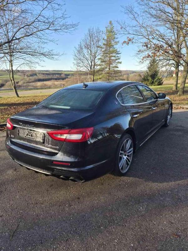 Black Maserati Quattroporte 2017 in Kaunas, with an engine capacity of 2.98 L and mileage of 85 thousand km for 25900 €, photo 8 on AUTOMOTO.COM.LV