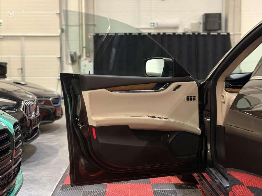 Brūns Maserati Quattroporte 2014 Viļņa, ar dzinēja tilpumu 2.98 L un nobraukumu 52 tūkst. km par 19990 €, foto 13 vietnē AUTOMOTO.COM.LV