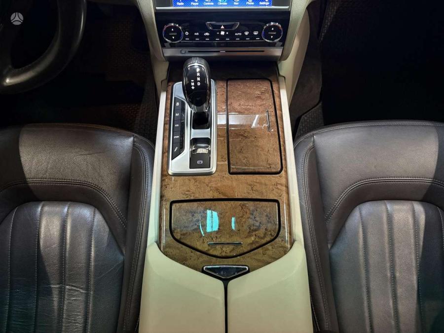 Brūns Maserati Quattroporte 2014 Viļņa, ar dzinēja tilpumu 2.98 L un nobraukumu 52 tūkst. km par 19990 €, foto 23 vietnē AUTOMOTO.COM.LV
